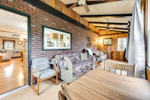Charming Spirit Lake Home - 6 Mi To Arnolds Park! - Spirit Lake, IA