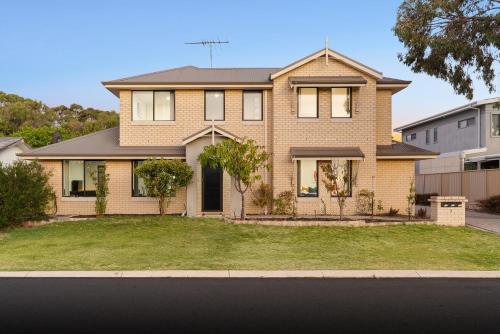 Beam5 - Sandy Retreat: Your Perfect Beach Getaway In Silversands - Mandurah