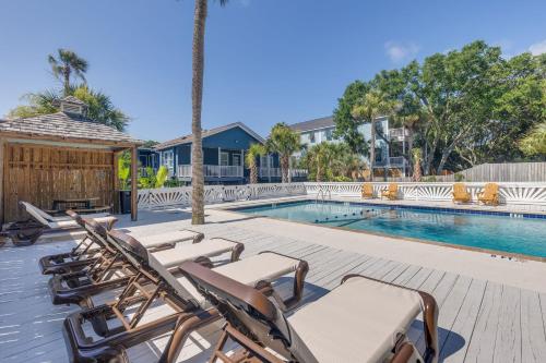 Folliday Inn - The Boattail - Room 15 - Folly Beach, SC
