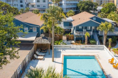 Folliday Inn - The Aguarama - Room 33 - Folly Beach, SC