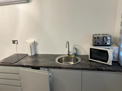Ana Guest House - London Gatwick Airport (LGW)