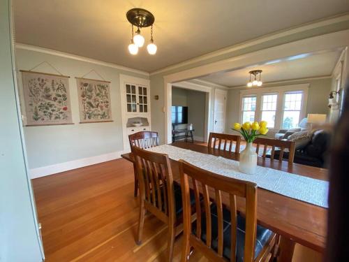 Historic Downtown Flat, # 4 - Warrenton, OR