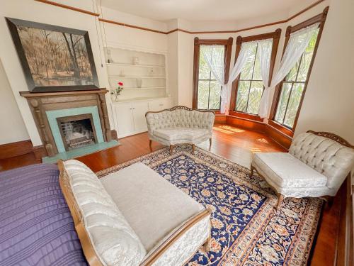 Cozy Victorian Apartment Downtown Sleeps 5 - Gainesville, FL