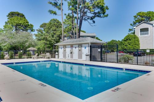 Coastal Condo W/ Screened Deck + Community Pool - 볼리비아