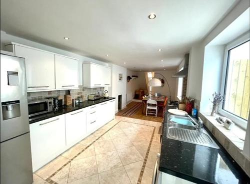 *Family Home In Mumbles. Close To The Beach* - The Mumbles