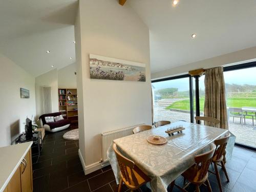 Cosy Barn With Views In Wick Vale Of Glamorgan - Vale of Glamorgan