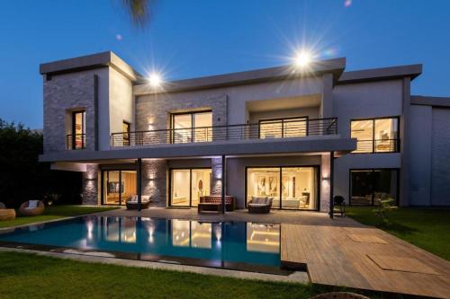 Settle Inn Luxury Swan Lake Villa Deals & Reviews, egypt | LateRooms.com