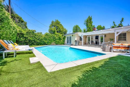 Sophia's Pool Oasis - San Fernando, CA