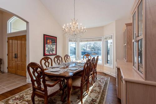 Luxurious 4br Retreat - Pool Table & Chic Amenities - Boulder