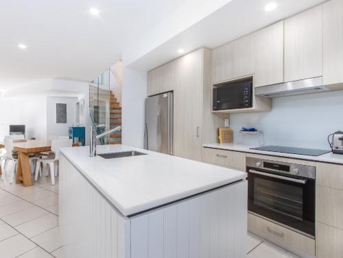 Stunning She Oak Lane - 2 Bedroom Apartment! - Tweed Heads