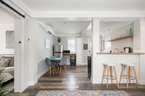 Contemporary Mid-century Style Downtown Ac - Traverse City, MI