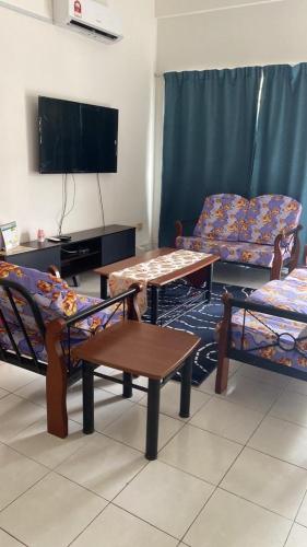 Bahanis Homestay Suci Bandar Ainsdale, Seremban - Seremban