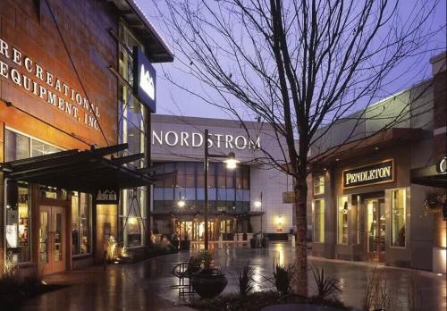 Brand New Designer's Modern 1br Home 1min To I-5 - Edmonds, WA