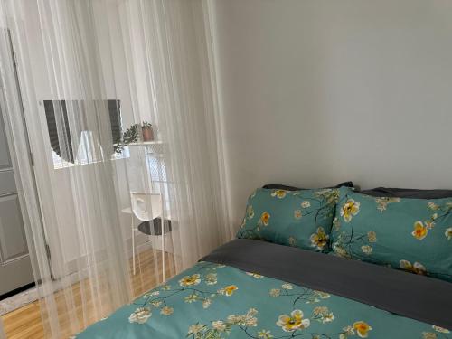 Hummingbird's Retreat-one Bedroom-private Bath-private Entry Door - Las Vegas
