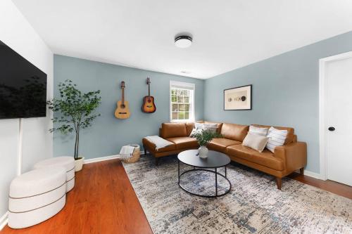 The Blue Bungalow - 4 Beds And 7 Mins To Broadway! - Belmont University, Nashville