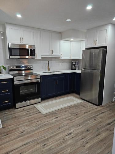 Poolside Entire Lower Level Apt - Pickering