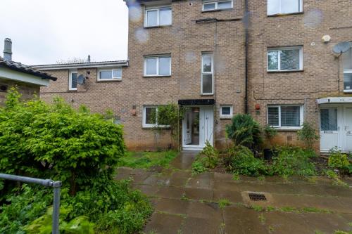 Newly Refurbed, 5br, Sleeps 12 - Northamptonshire