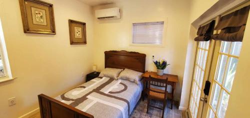 Cosy New Studio With Yard Space In Miami - Coral Gables, FL