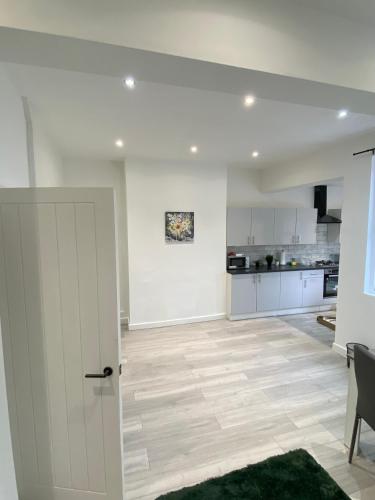 Stylish Home - Close To City Centre, Anfield Stadium - Free Parking - Liverpool