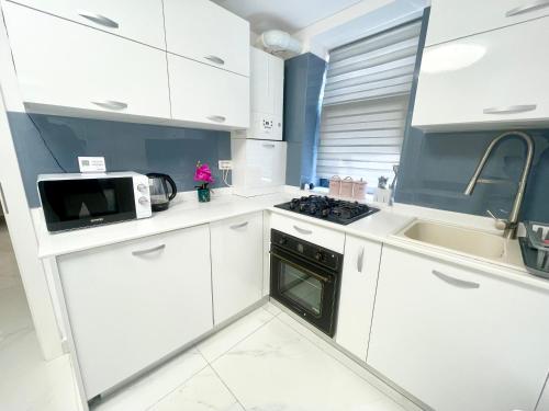 From $39pp - Old Town Retreat No 8 - - Half Ground Level With Windows ...