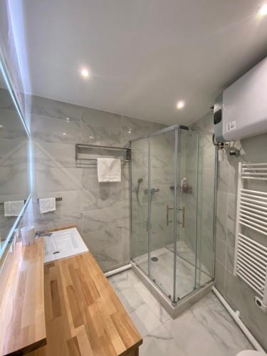 Appartement Neuf A Louer, Paris Sacre Cœur - Ibis Styles Paris Batignolles