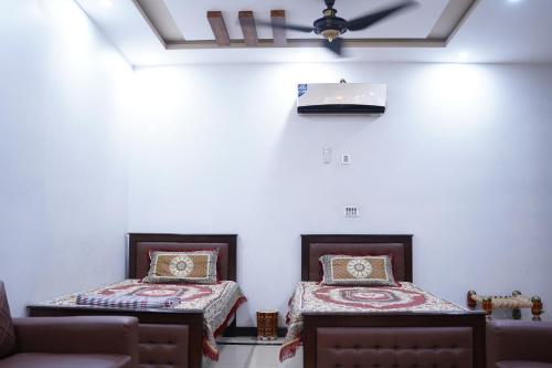 3 Bed Rooms House in Lahore Deals & Reviews, lahore | LateRooms.com