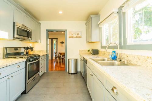 Newly Remodeled 3b2b House - La Verne, CA