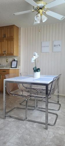 Right Next To West Edmonton Mall With Free Parking - Edmonton