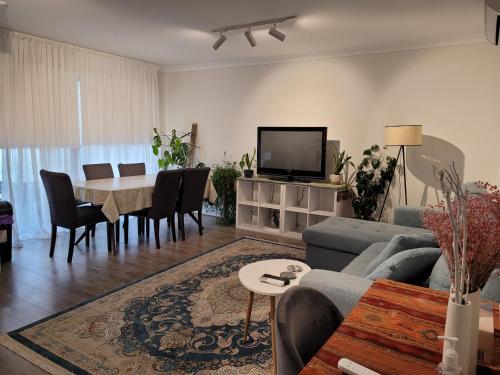 Wollert Ground Floor Apartment- Close To Amenities-wifi-new Washer & Dryer - Melbourne