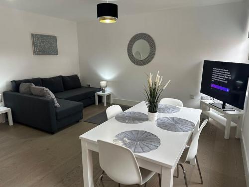 Bright, Spacious And Modern Flat - Brentwood
