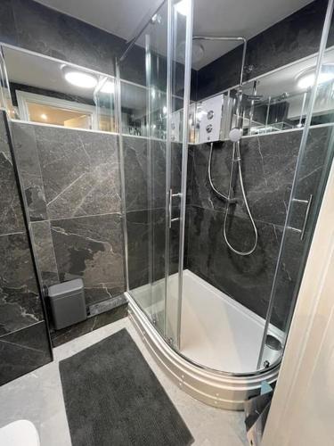 Self Contained Studio Apartment In Burley, Leeds - Leeds