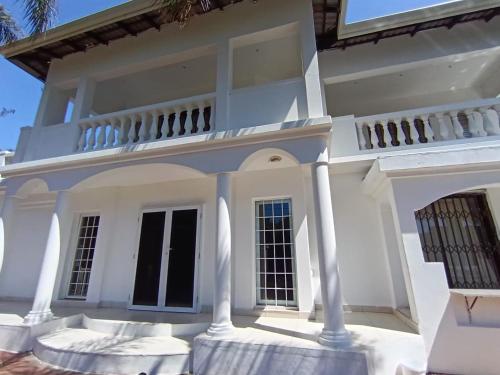 The Rose On Fairway - Single Rooms - Durban