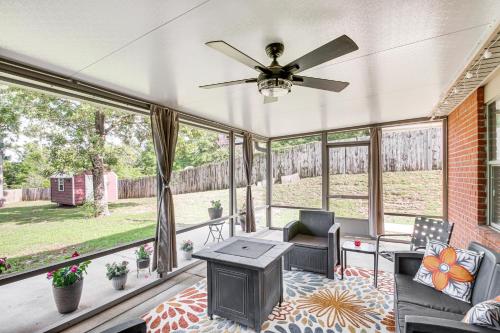 Crestview Family Home: Screened Porch & Games! - White River, Crestview