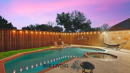 Beautiful 5br 2ba Desoto Holiday Home With Pool - DeSoto, TX