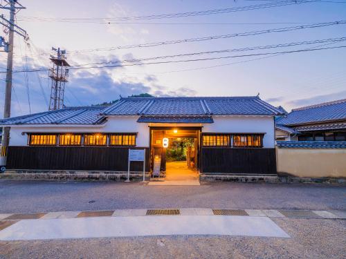 Tetsu-juro Former Ogunis Residence , Himeji Castles Back Parlor-like"400-year-old Inn" - 姫路市