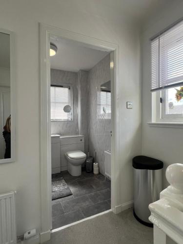 No 6, Ayr, 140m2, New Decor 2024, 3bedroom, Detached House, With Private Gardens - Ayr
