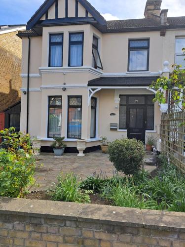 Single Room- London Seven Kings Train Station - Ilford