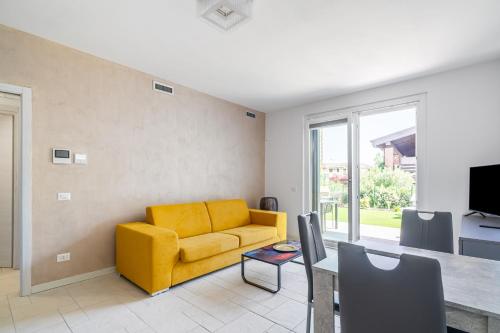 Host4u - Garda Lake Lido Apartments With Pool, Garden And Private Parking In Garage - Padenghe Sul Garda