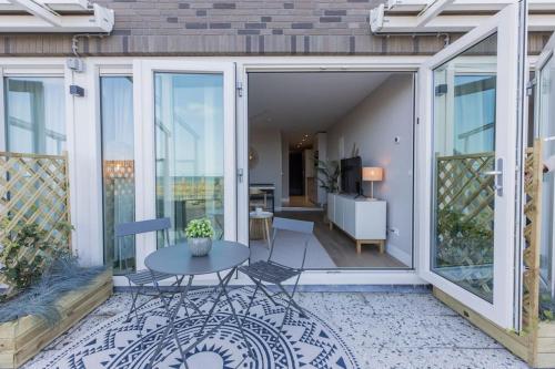 Haya Sieview - 'The Beach' - Den Haag