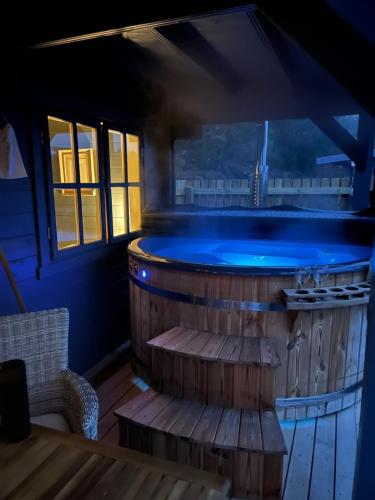 Retreat Hot Tub Highland Cabin - Loch Ness