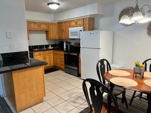 Lovely 1bed,1bath Condo With Free Parking - Fresno, CA