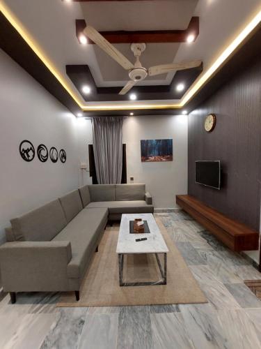 Travellers Home 2br Portion Gulshan Iqbal Blk#7 - Karachi