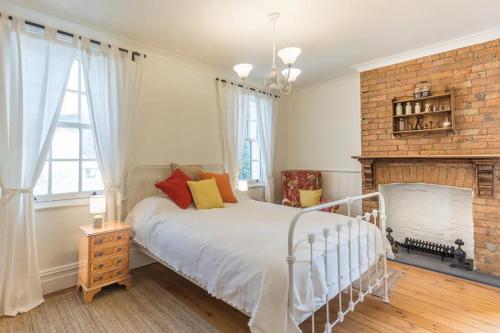 Islay House - Brick Room - Woodend