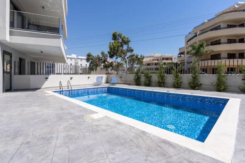 Maryam's 2-br Apt Facing Larnaca Harbor W/ Pool - Larnaca