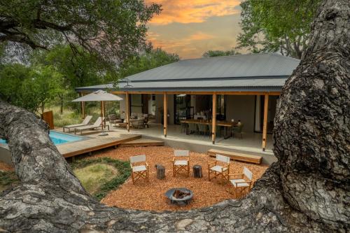 Nomads Den Private Villa With Heated Pool On Hoedspruit Wildlife Estate Riverbed - Hoedspruit