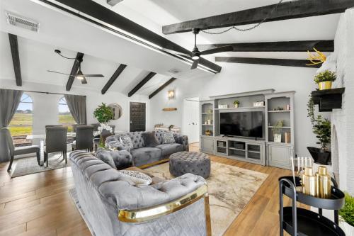 Farm Retreat With Jacuzzi, Fire Pit, Mini Goats, Mini Ponies And Mini Cows - San Marcos, TX