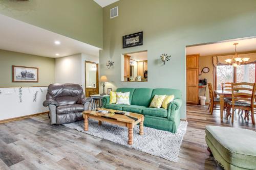 Door County Townhome: Pool Access, 1 Mi To Beach! - Egg Harbor, WI