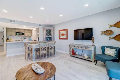 Ketch Courtyard Condo - Oceanview Balcony - Pool - Steps From The Beach - Fernandina Beach, FL