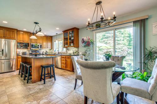 Menasha Home W/ Patio - Walking Distance To Lake! - Appleton, WI
