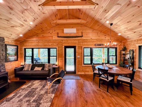 5r Cozy Log Chalet In Fantastic Location. Ski, Snowshoe, Fish, Explore! Ac, Pet Friendly! - Santa's Village, Jefferson